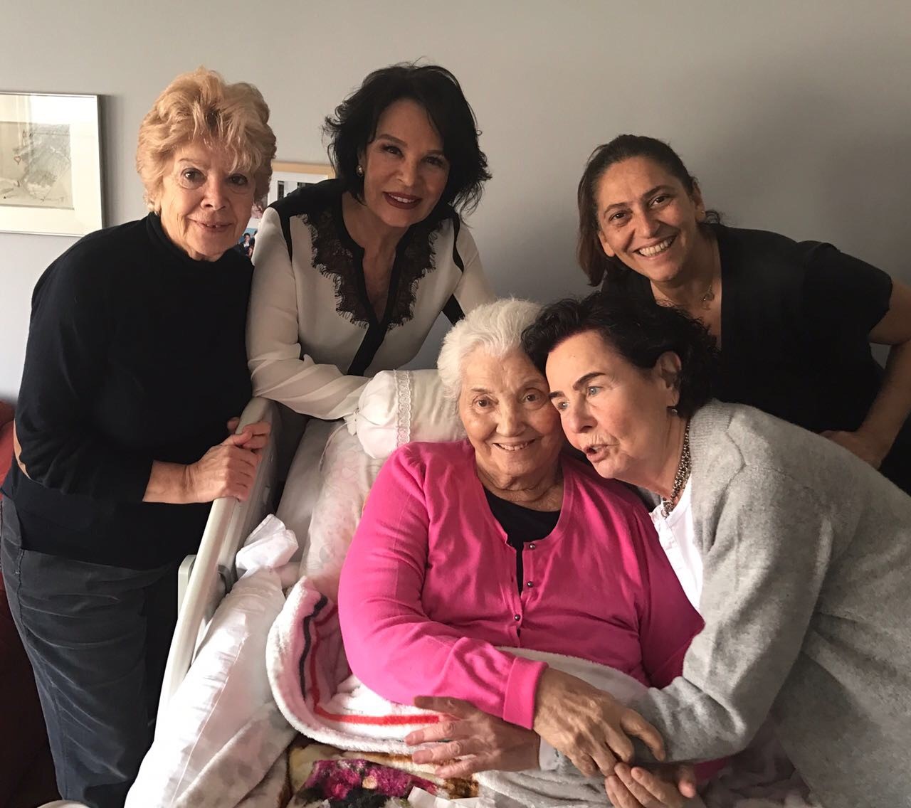 Türk Sineması'ndan bir değer daha gitti. "Şöför Nebahat" Sezer Sezin'i ...