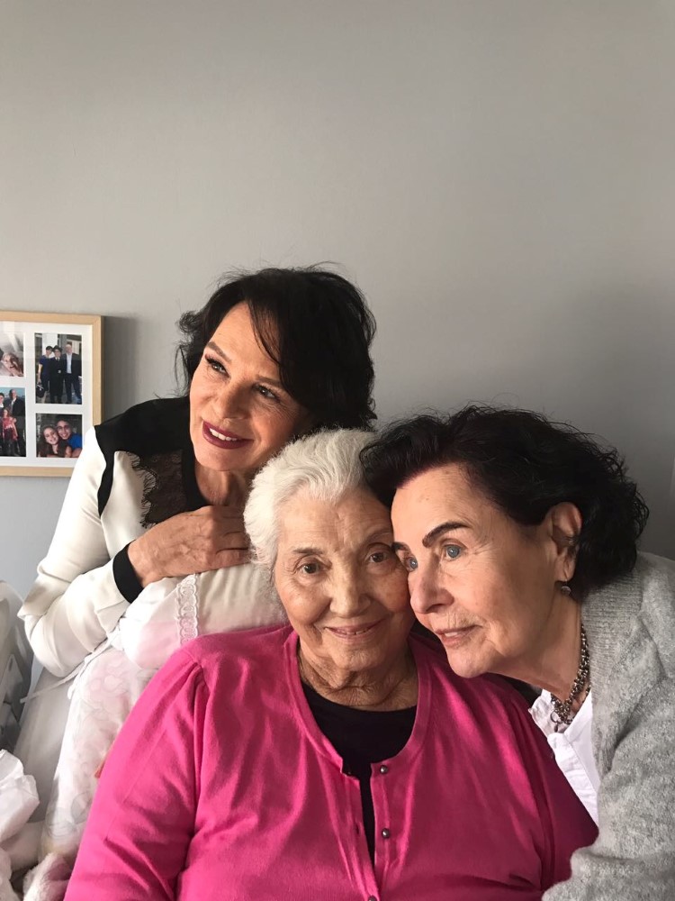 Türk Sineması'ndan bir değer daha gitti. "Şöför Nebahat" Sezer Sezin'i ...