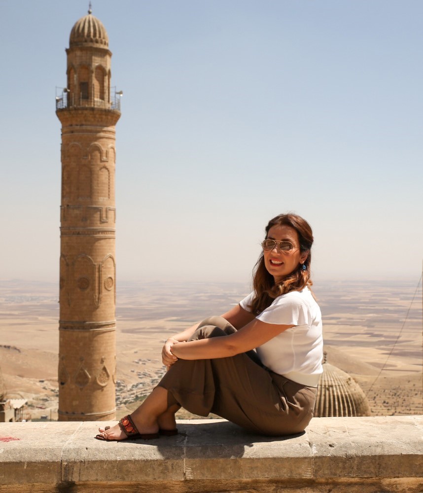 Yonca Lodi Mardin'de önce sahnede sonra sokaklarda rüzgar gibi esti ...
